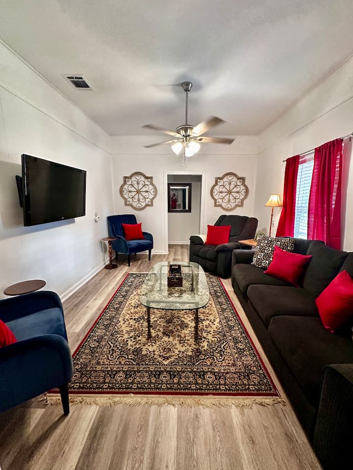 Pomo House - Taylor, TX