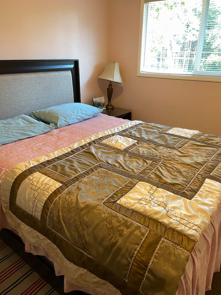 Spacious Private Room - Surrey