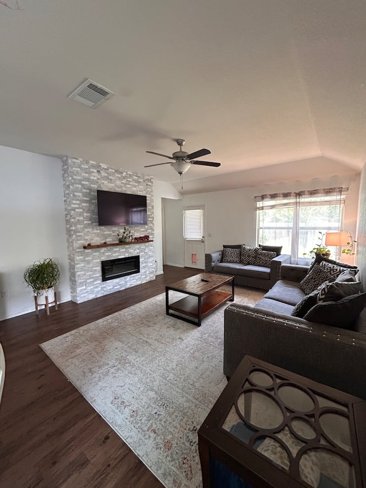 Casa Luna Retreat. Free Parking•family Friendly - Buda, TX