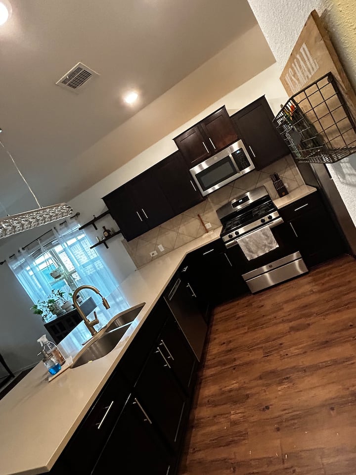 Casa Luna. Comfort Meets Convenience. Fenced Yard. - Kyle, TX