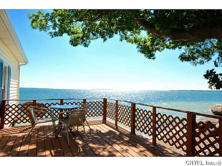 Reed’s Bay Perch - Intimate Lakeside Retreat - Sackets Harbor, NY
