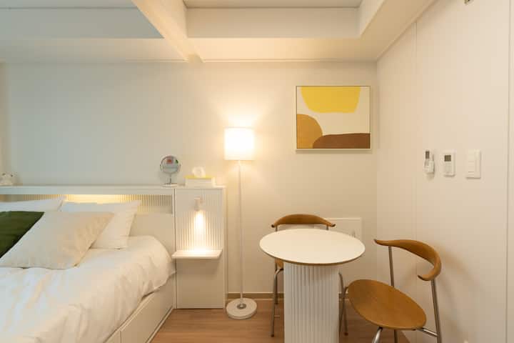 25.<청초스테이> #감성숙소 #5성급호텔침구 #청초호 #주차편리 #뚜벅이 - Sokcho-si