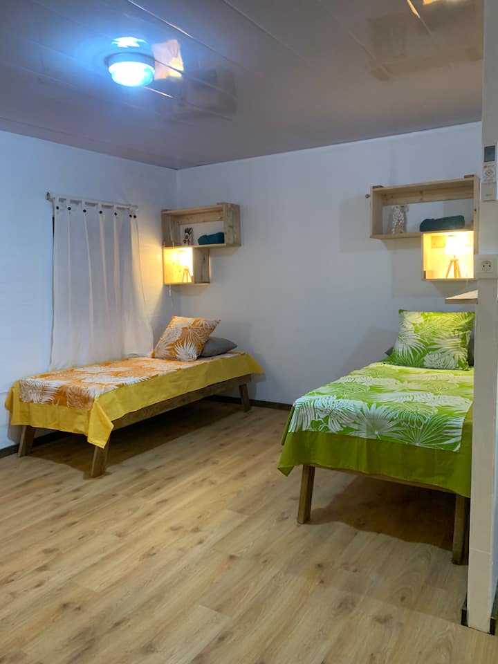 Dortoir Mixte à Rangiroa - French Polynesia