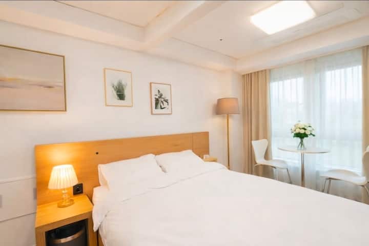 20.뚜벅이여행최적｜청초호 도보1분·고속버스터미널·속초해변 도보｜연박특가·호텔침구·넷플 - Sokcho-si