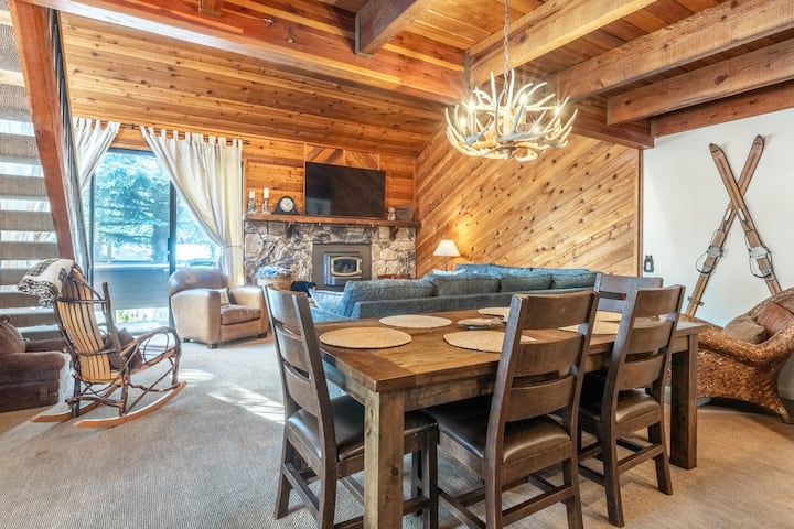 Cozy Cub Cabin | Snowflower 84 | Mountain Retreat - Mammoth Lakes, CA
