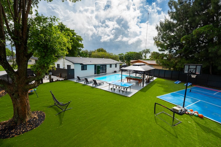 Stylish Home W/ Big Patio / Heated Pool / Games - Aventura, FL