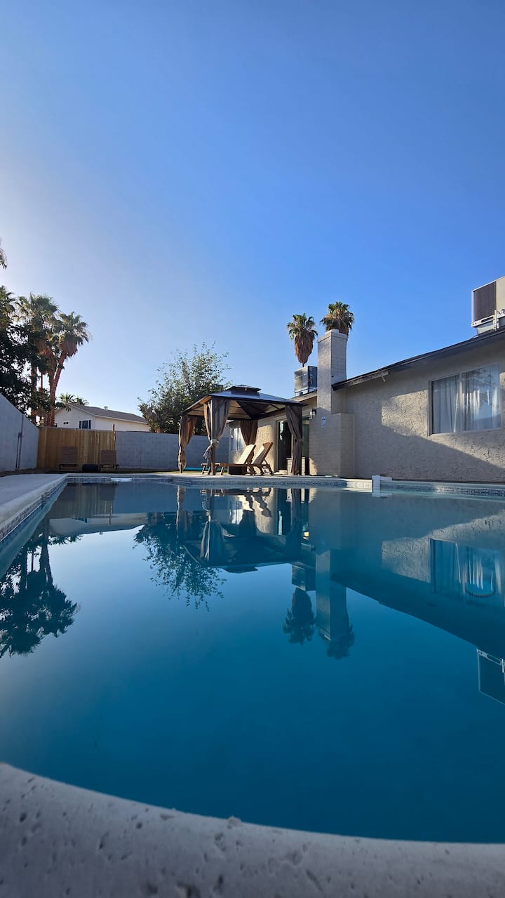 Cozy Relaxing Retreat Near Strip - Las Vegas, NV