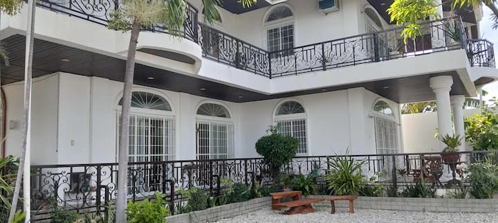 Beachfront Mansion & Villas - Calatagan