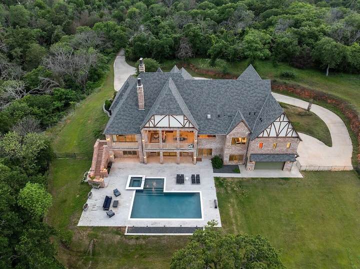 Luxury Estate W/ Pool & Court - Flower Mound, TX