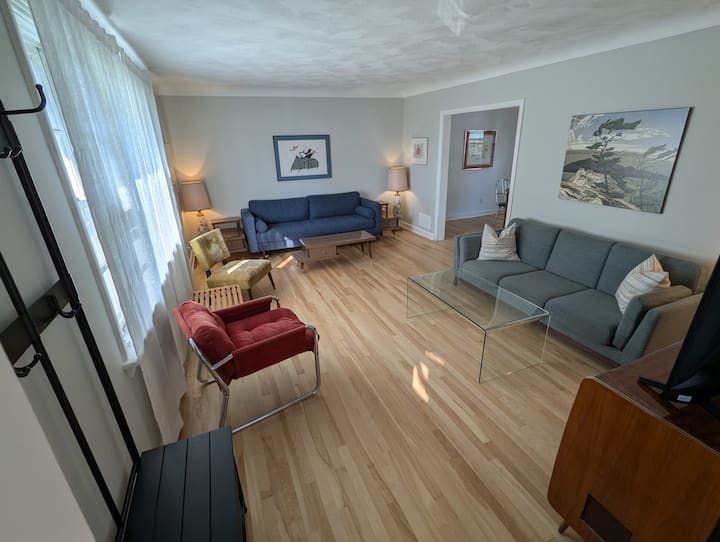 Renovated 3br | 3 Parking + Ev Charger - Ottawa