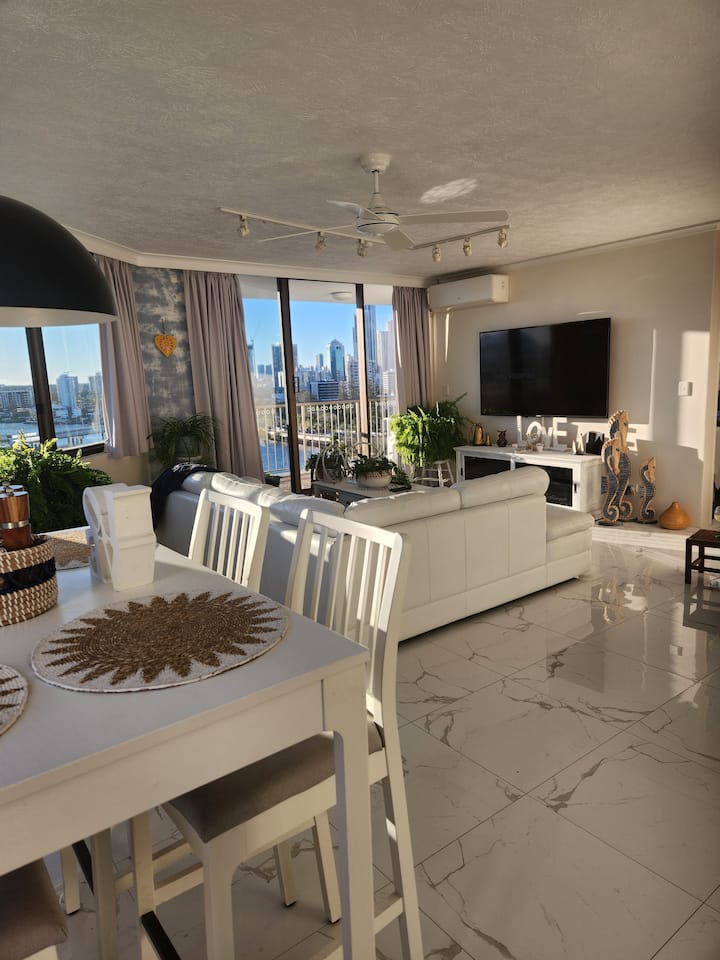 Florida Sunsets, Riverviews And Champagne - Gold Coast