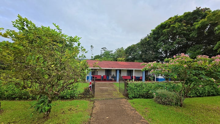 Posada Margarita • Casa De Campo En Río Celeste. - Costa Rica