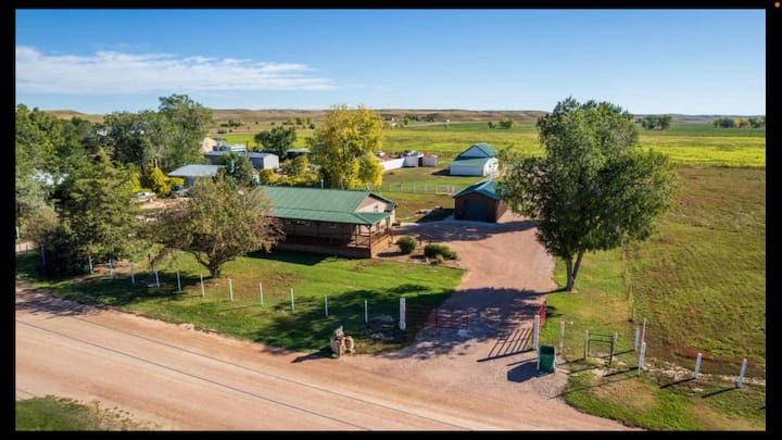 Mt Rushmore Ranch | Horse + Bike Friendly - Hermosa, SD