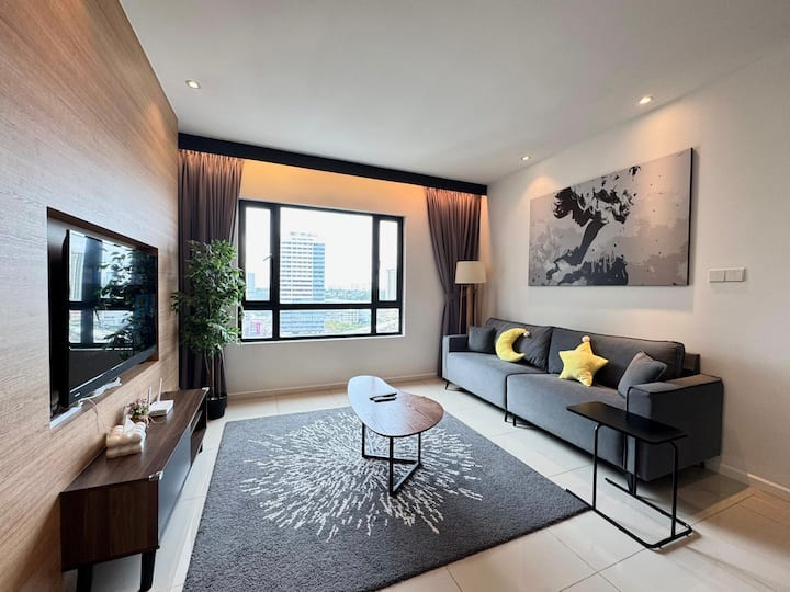 Walk To Ciq Modern 2br@suasana Jb | 6pax | Parking - Sembawang