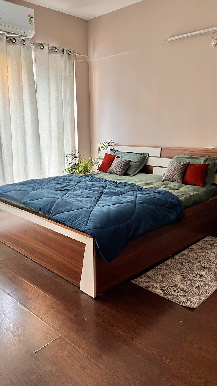 4bhk Spacious Flat - Indore