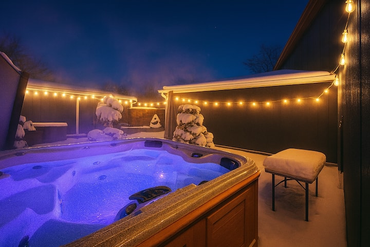 “Cozy Winter Retreat | Hot Tub, Massage Chair” - Morrison, CO