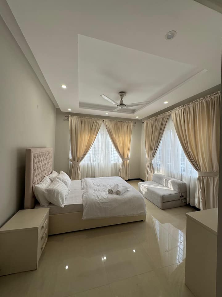 Spacious 4br-g10- Parking-fast Wifi -Cctv Secure - 伊斯蘭馬巴德