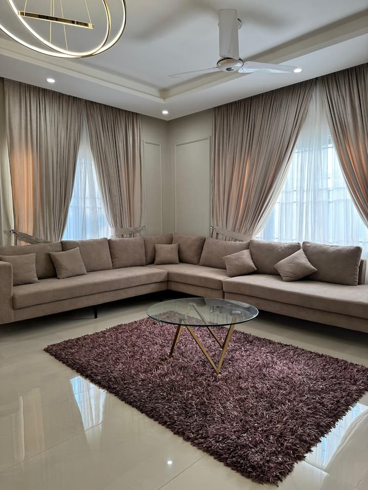 Elegant 4br-g-10- Parking-fast Wifi
-Cctv Secure - Islamabad