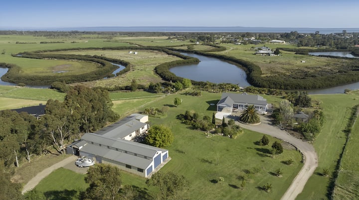 Exclusive Private Waterfront Estate Getaway - Koo Wee Rup