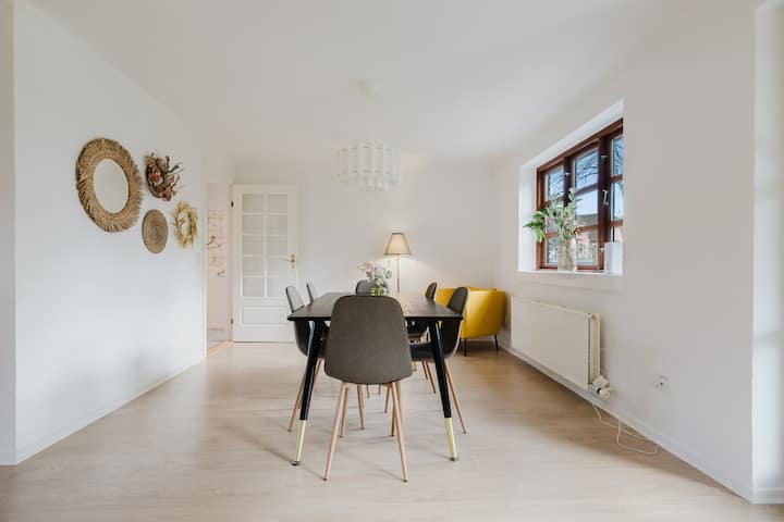 Hyggeligt Hus Med Have - Odense