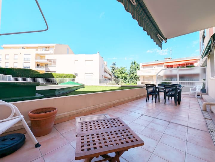 F2 Cœur De Ville Grande Terrasse Et Garage - Saint-Raphaël