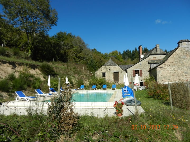 Au Pied De L'aubrac Maison Authentique 15 Pers - Aveyron
