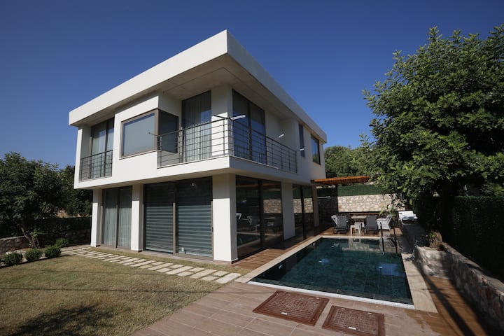 Havuzlu Doğa Manzaralı Villa - Kumluca