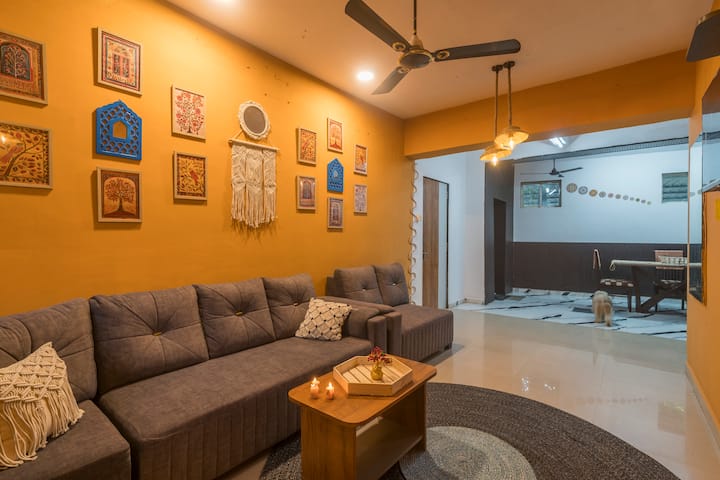 Goco Stays - Warm Boho Retreat Near Devka Beach - Daman