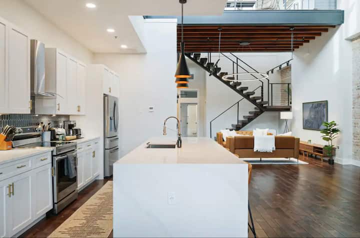 Downtown Penthouse Loft | Private Rooftop Terrace - Asheville, NC