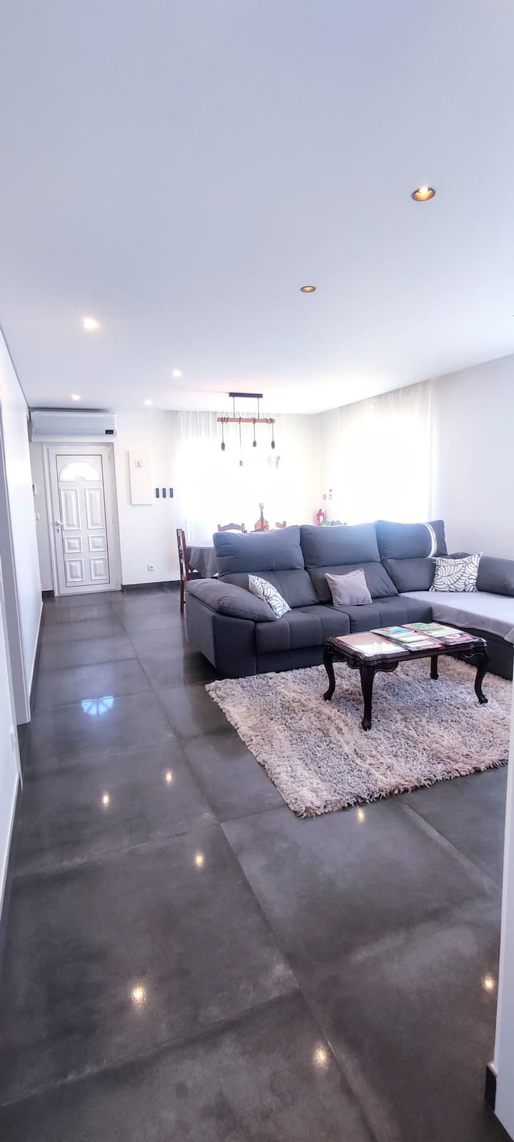 Maison Et Jardin Privée  Avec Portail Fermé - Amares