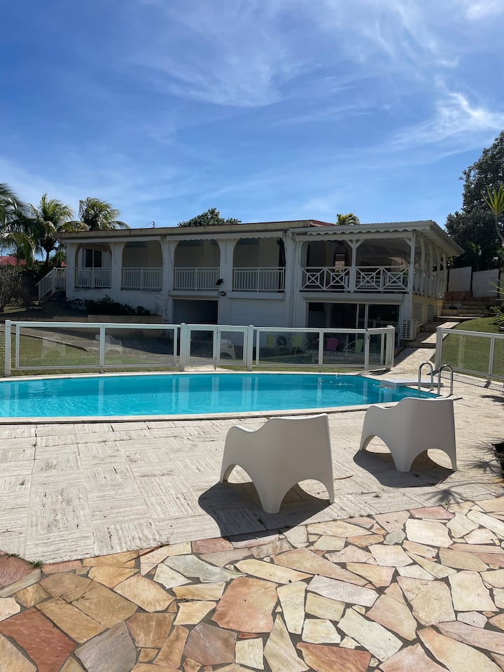 Maison Familiale Avec Piscine - Guadeloupe