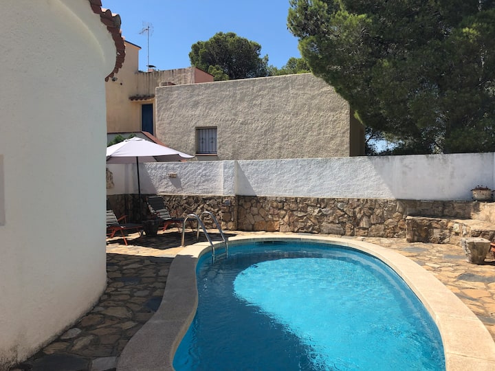 Zonnig Vakantiehuis Met Zwembad - Llançà
