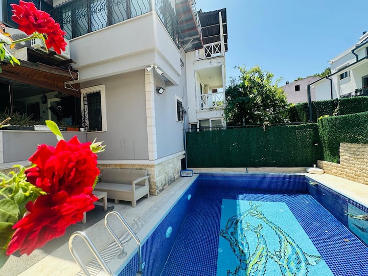Marmaris Merkezde Havuzlu  Villa - 馬爾馬里斯港