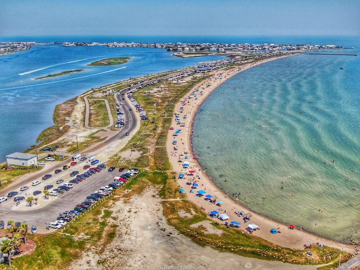 Beach View • Steps From Marina, Festival & Beach - Rockport, TX