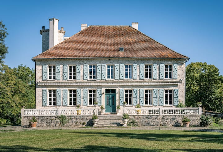 Luxury Living In Château With Modern Comforts - Montcuq