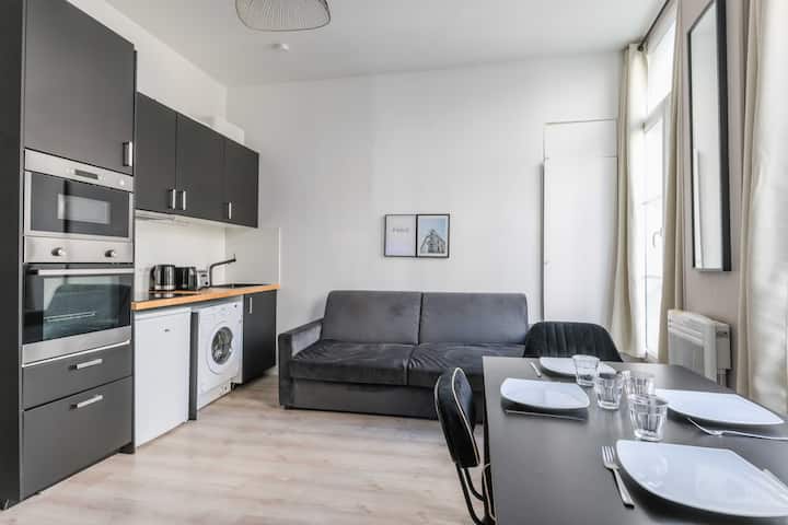 Apartment In Belleville - Where Artists Live - Paris