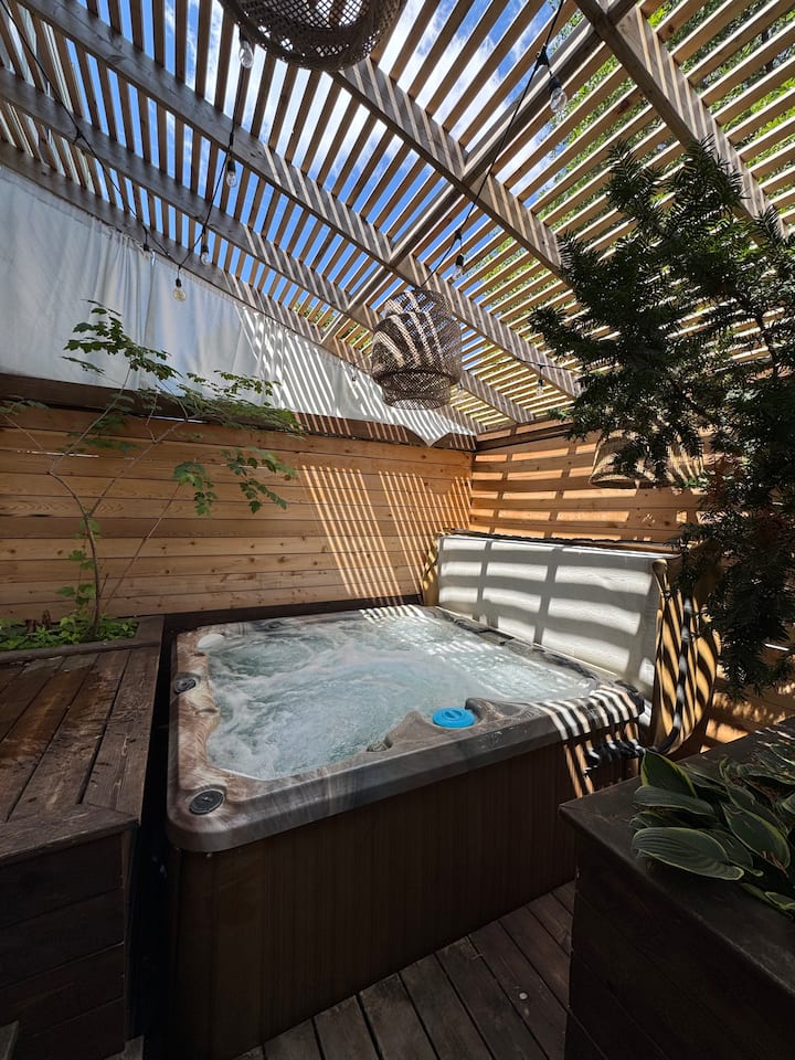 Jacuzzi Apartment - Montreal