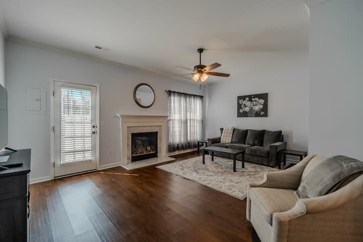 Cozy, Updated 2br End-unit Townhome | Greer Sc | - Greer, SC