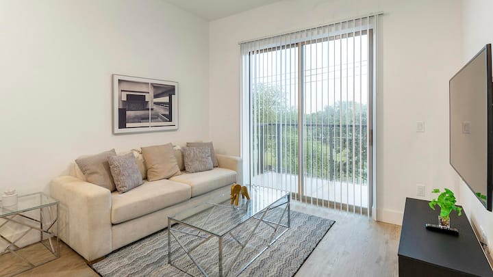 Landing | Modern 1bd, Gym, Courtyard - Denton, TX