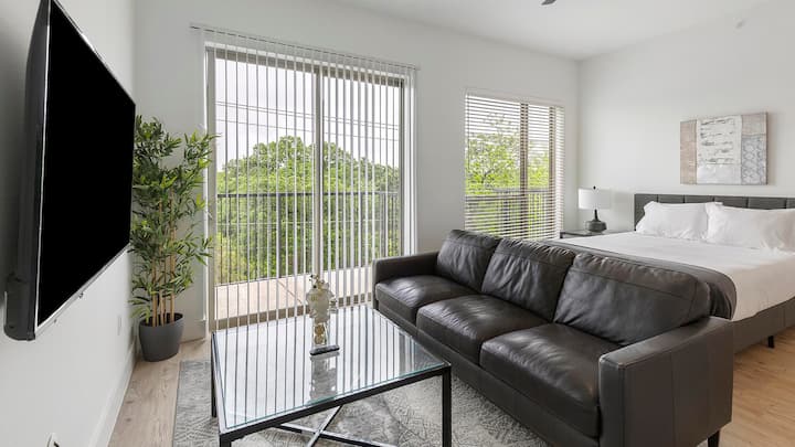 Landing | Spectacular Studio, Pool, Courtyard - Denton, TX
