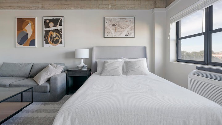 Landing | Spectacular Studio, Rooftop Lounge - Mobile, AL