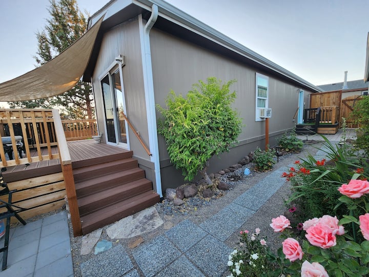 Tranquil Mountain View Retreat - Redmond, OR