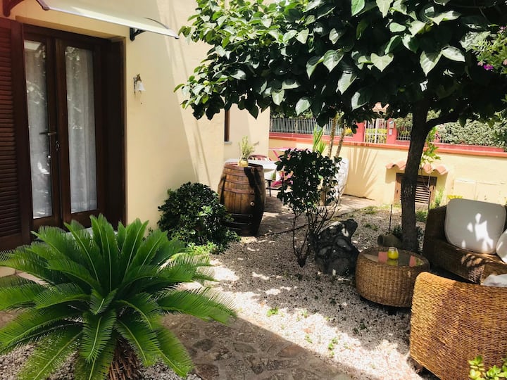 La Casa Con Giardino Di Annalore - Olbia