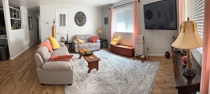 Happy Henhouse In The Heart Of Eagle Point - Eagle Point, OR