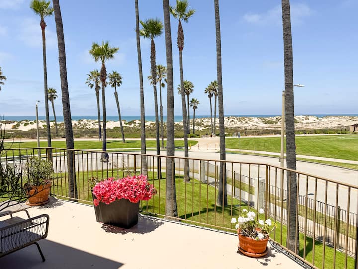 Luxury Beach Condo + Oceanview! - Oxnard, CA
