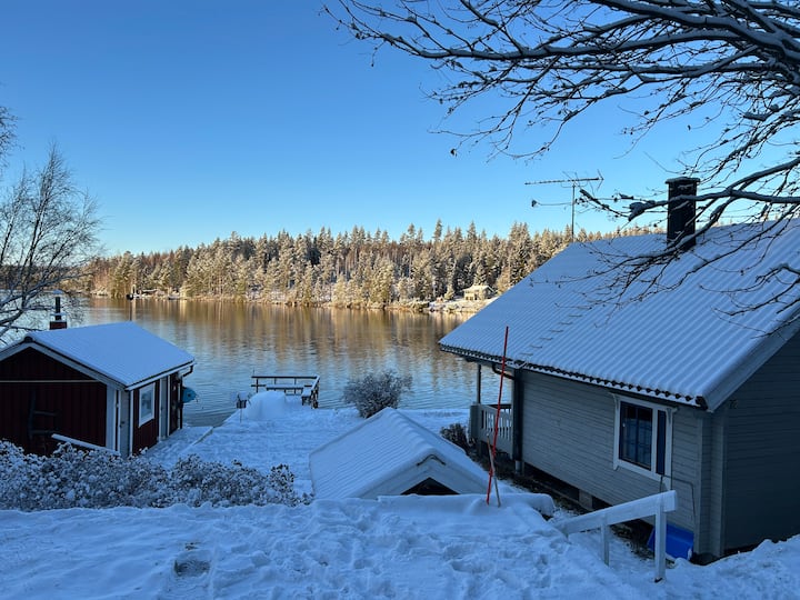 Dalastuga Med Sjötomt - Sweden