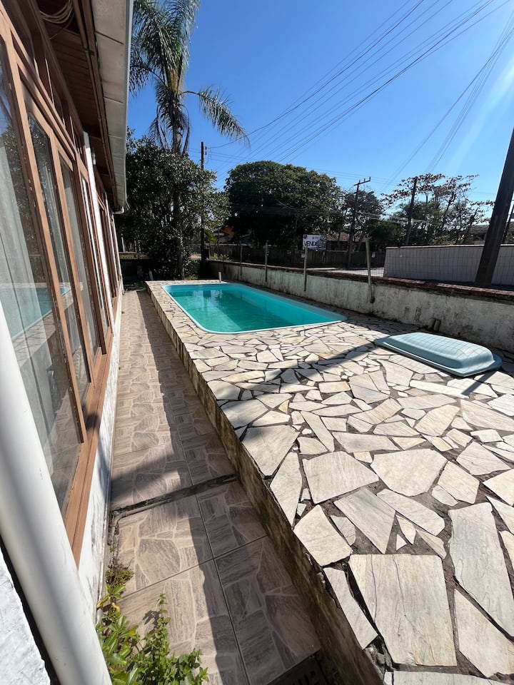 Casa Com Piscina Na Esquina Do Mar - Itapoá