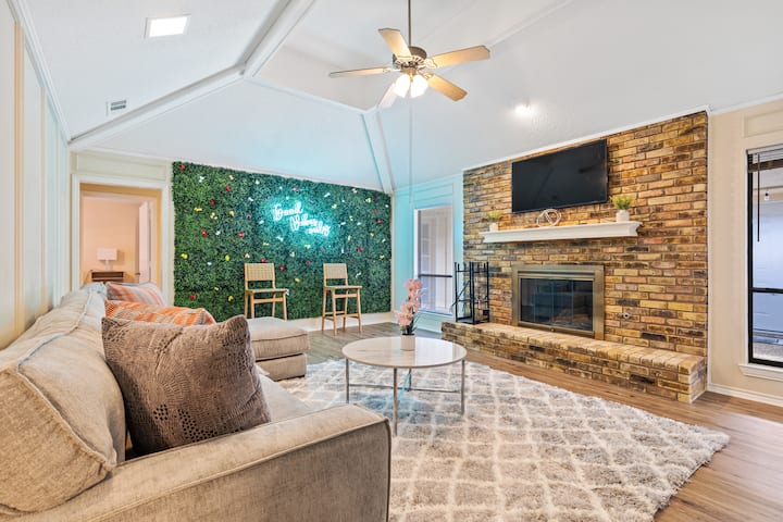 Relaxed Stay - 5 Smart Tvs - Games - Fast Wifi - Allen, TX
