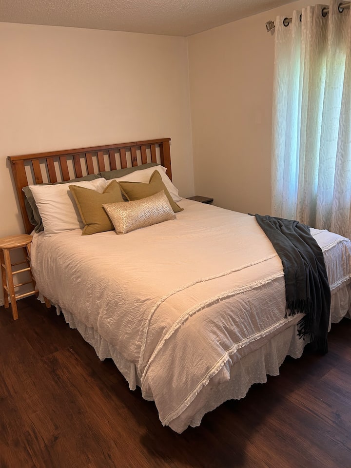 Cozy Country Cabin - Lacombe