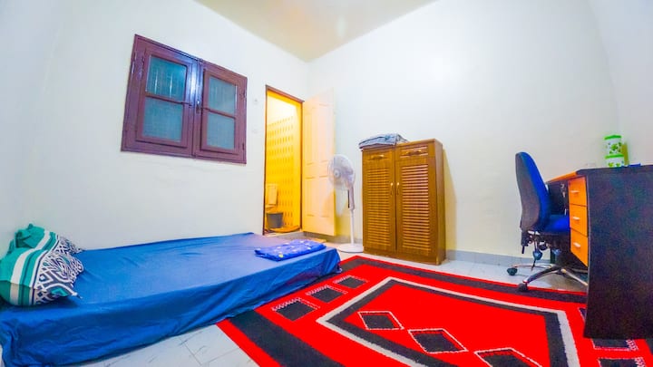 Chambre + Toilette Intérieure. - Sénégal